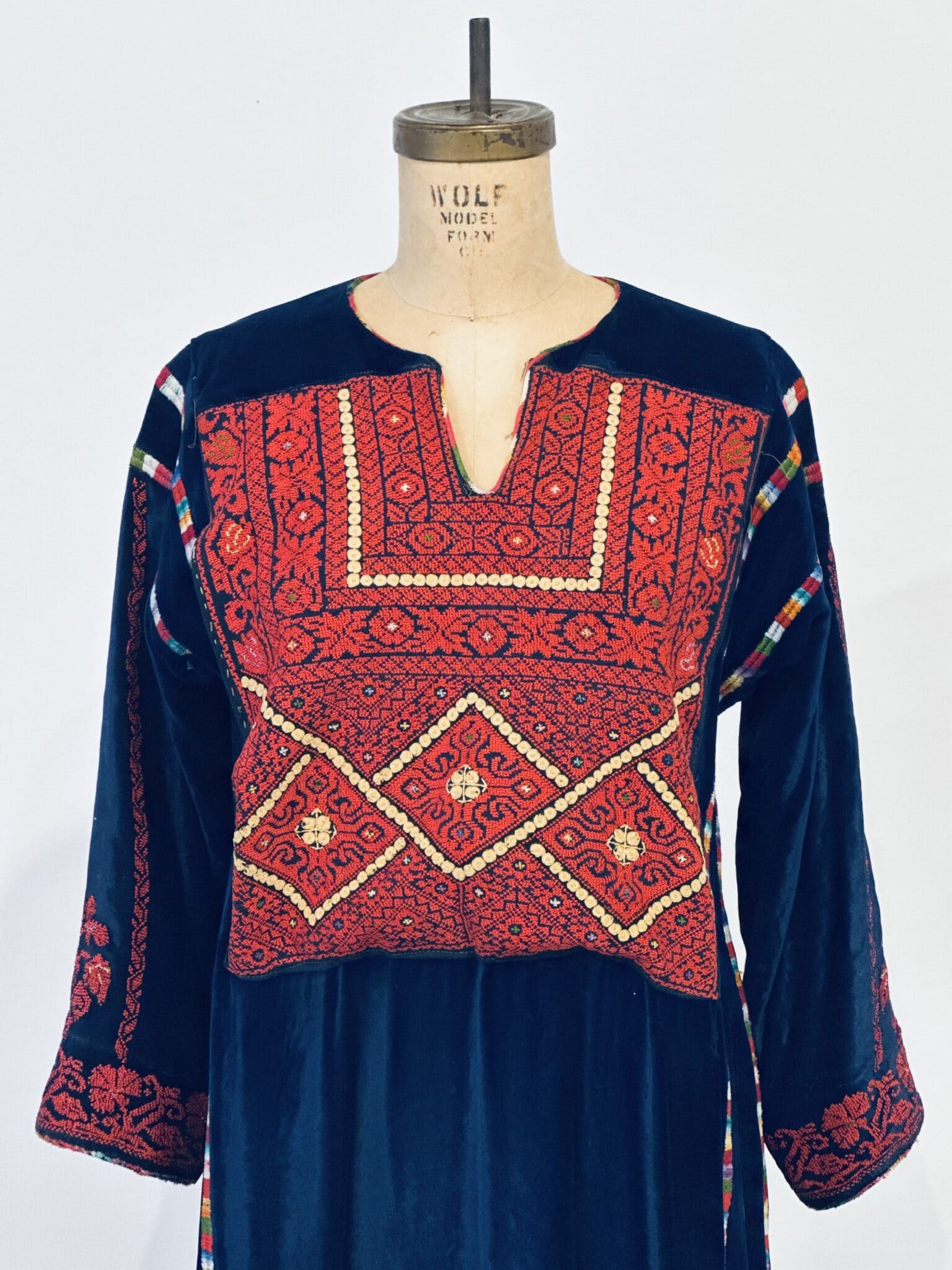 Tatreez and the Palestinian Thobe – Tatter